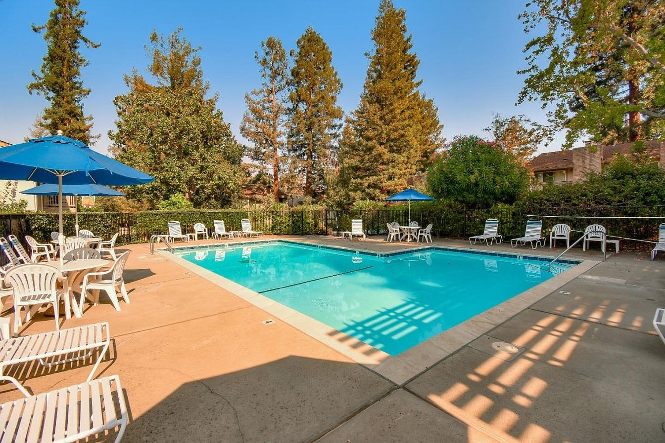 Schedule a Showing | 19109 Vineyard Lane, Saratoga, CA 95070 | Ziprent